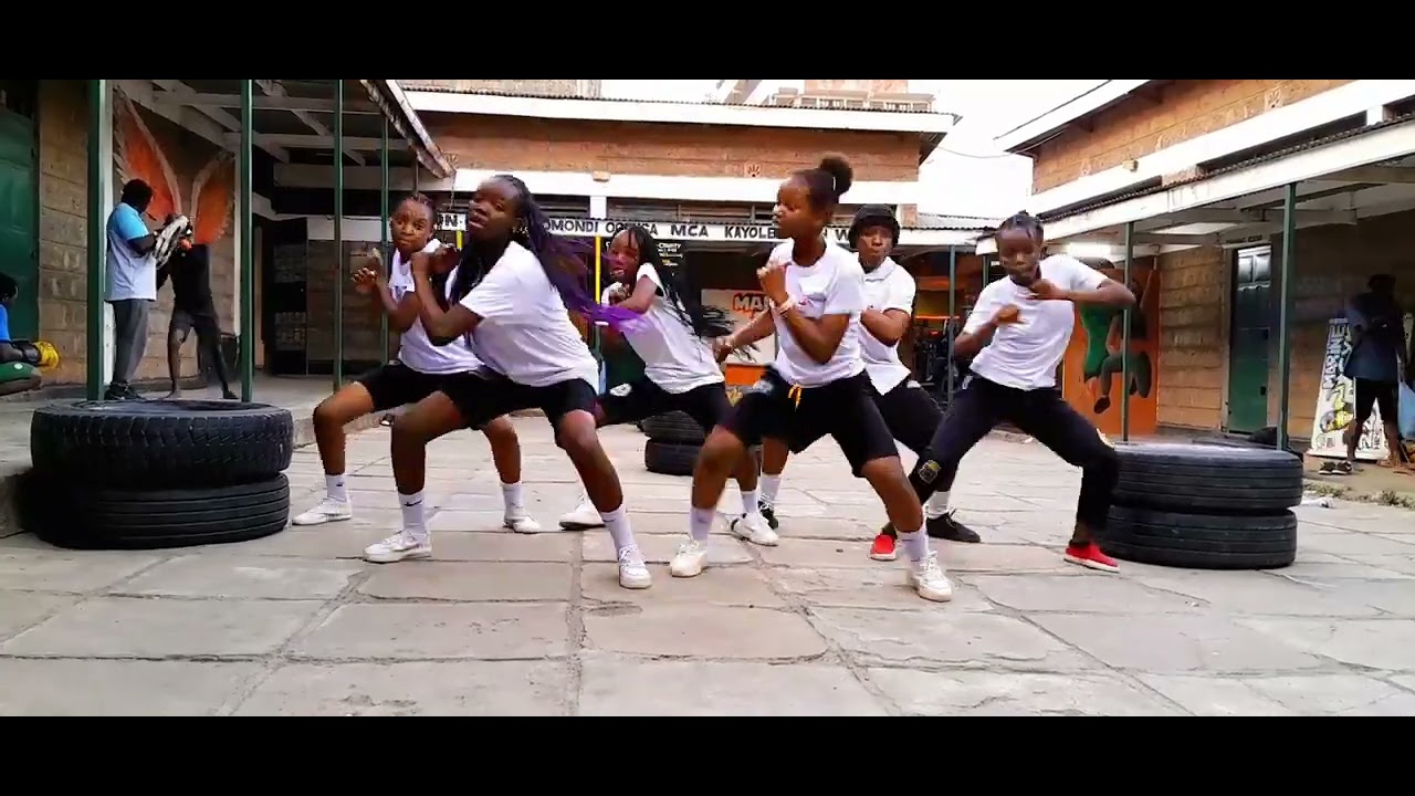 KOMASAVA Official dance video by EAST KIDS - YouTube