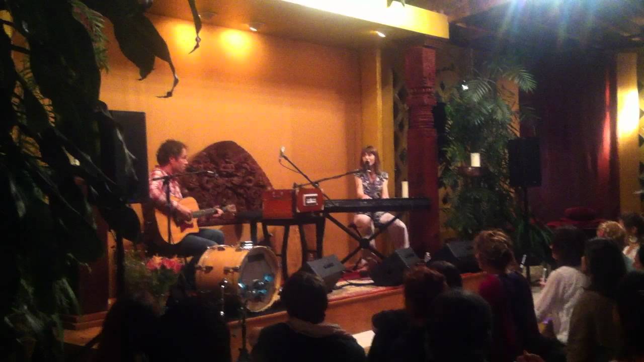 Prajna Vieira / Ben Leinbach - Sri Ram Jai Ram - YouTube