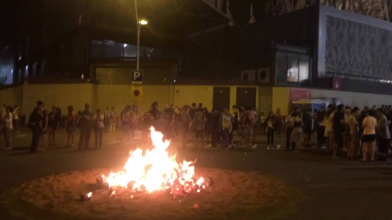Sagrada Familia Bonfire - YouTube