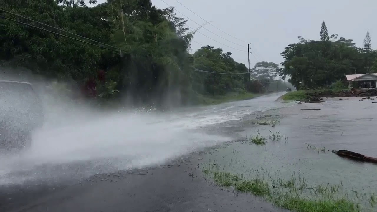 RECORD-BREAKING rainfall with flash flooding on Hawaii's Big Island ...