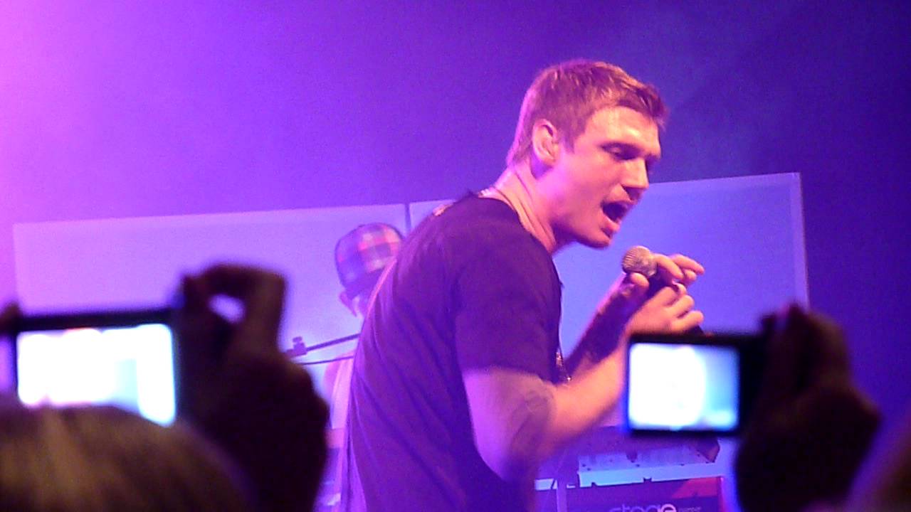 nick carter live in coln falling down - YouTube