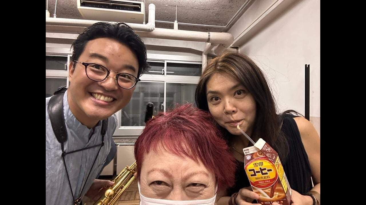[yokohamaエアジン2024] 『鏡のない風景』by shezoo(作曲/pf) 高橋美千子(sop)加藤里志(sax) - YouTube