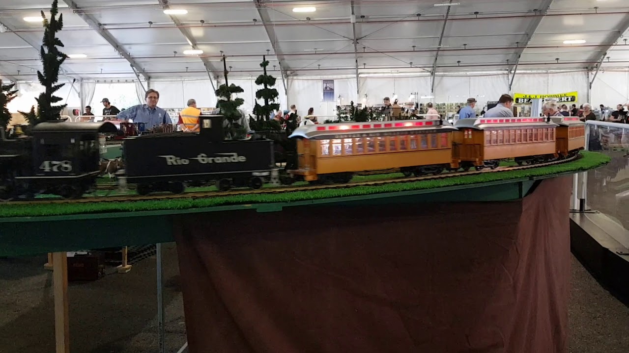 Brisbane Model Train Show 2018 - Steam Trains passing each other - YouTube