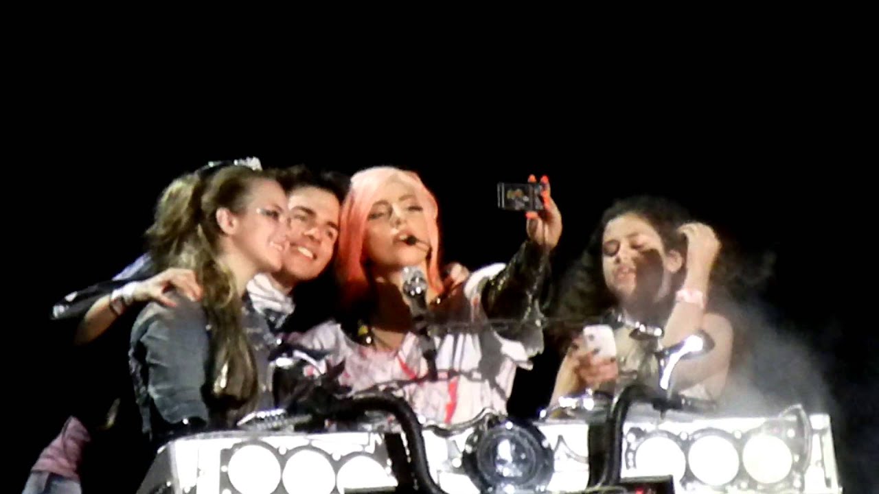 Lady Gaga singing with Fans in Porto Alegre - Brasil - YouTube