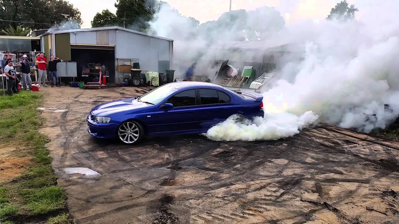 FORD XR6 TURBO BURNOUT @ MAD MICKS PAD - YouTube