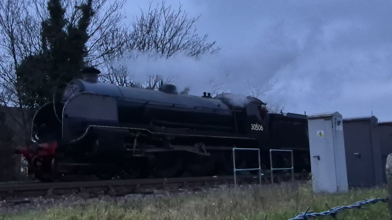 LSWR Urie S15 Class "30506" Arrives Into Alton - YouTube