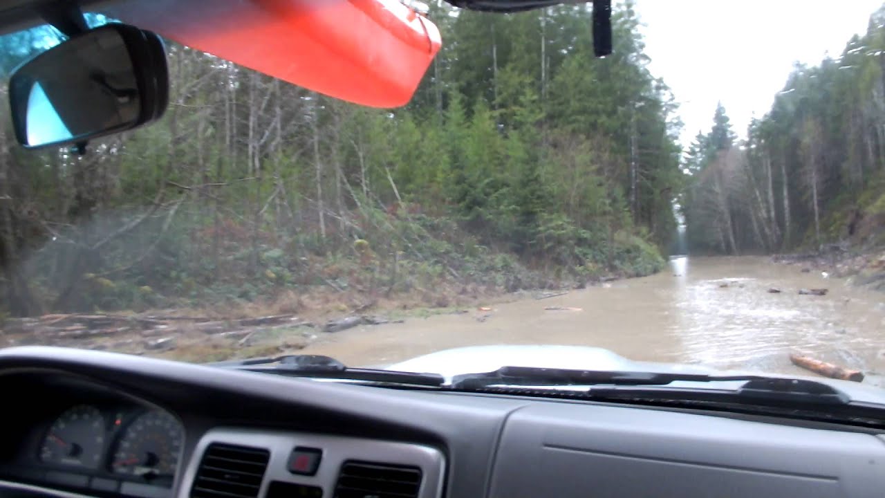 4runner crosses flooded road (water over hood) - YouTube