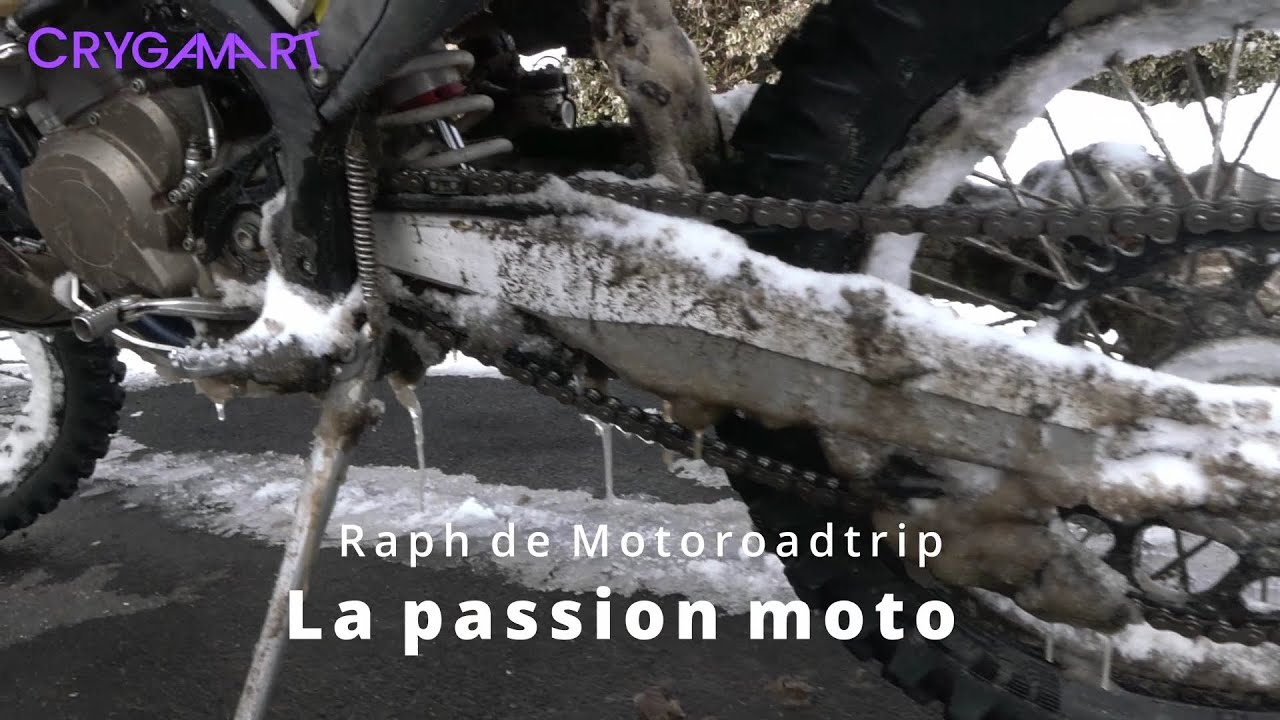 Portrait: Raphaël de motoroadtrip, la passion moto toutes saisons - YouTube