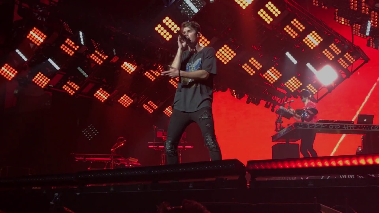 The Chainsmokers Live Memories Tour Montreal: Closer - YouTube