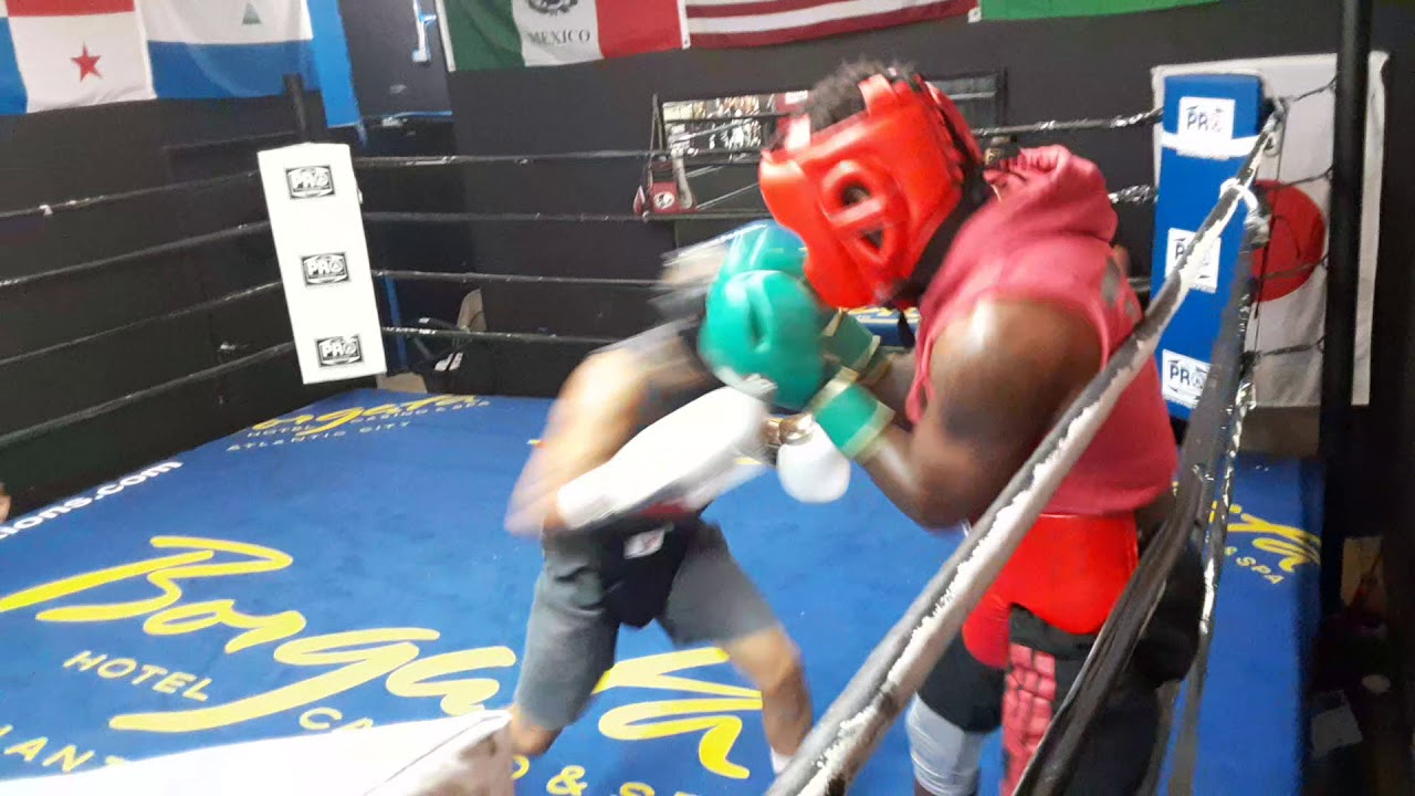 Kendall Mayes -Taylor (Sparring at Val Verde Boxing Club) - YouTube