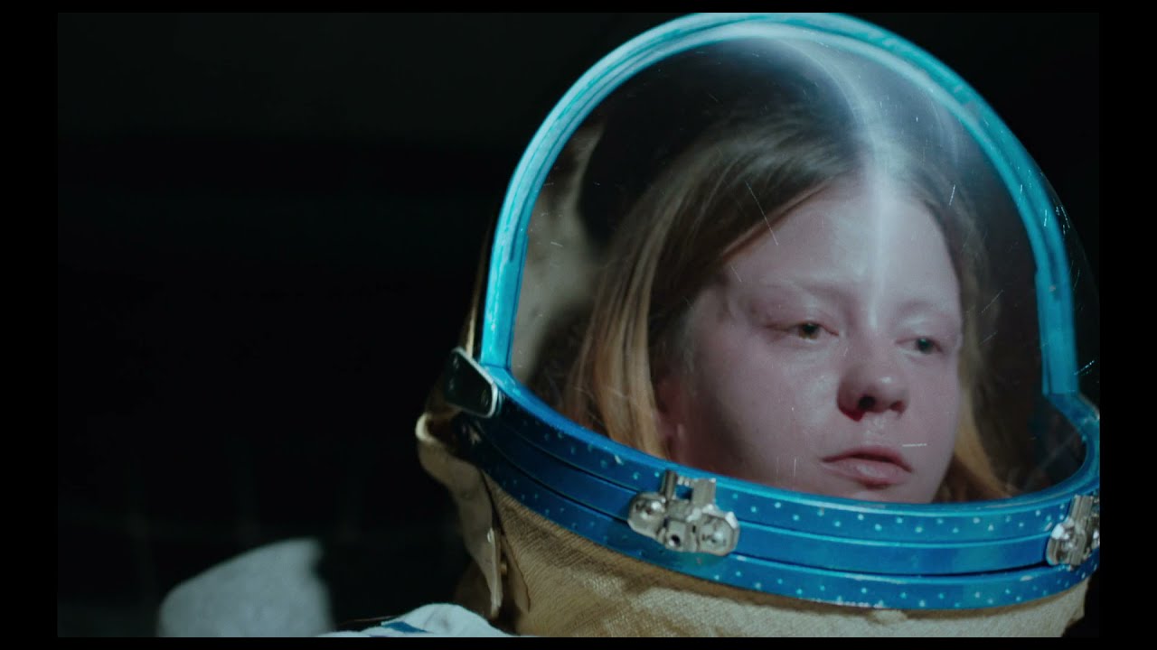 Horror of spaghettification when it comes to travelling in Black hole ...