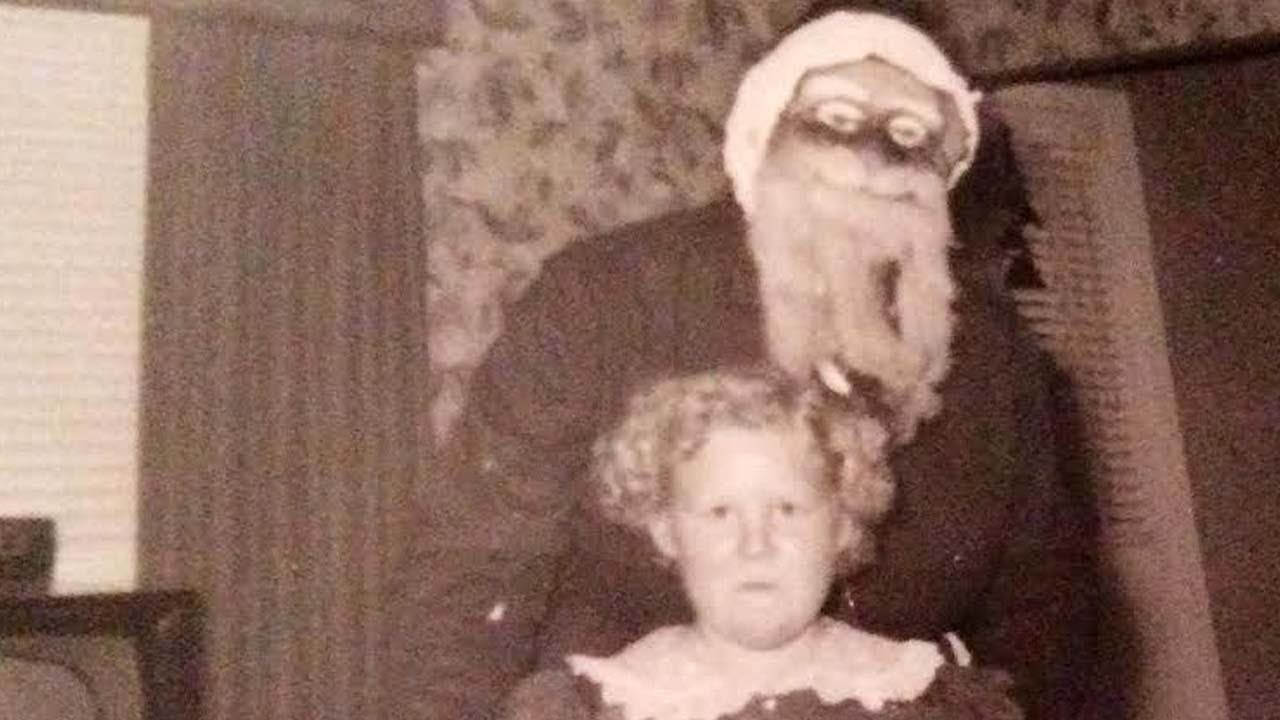Creepy Mall Santa's That Will Give You Nightmares - YouTube