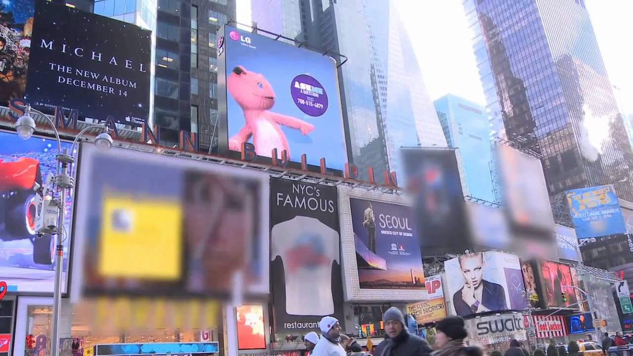 LG Interactive Billboard in Times Square - YouTube