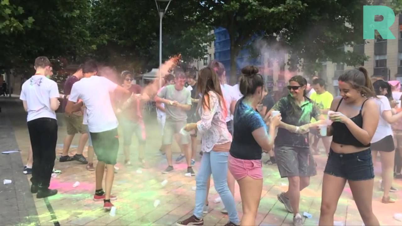 #FeeltheVybe Powder Paint Fight - YouTube