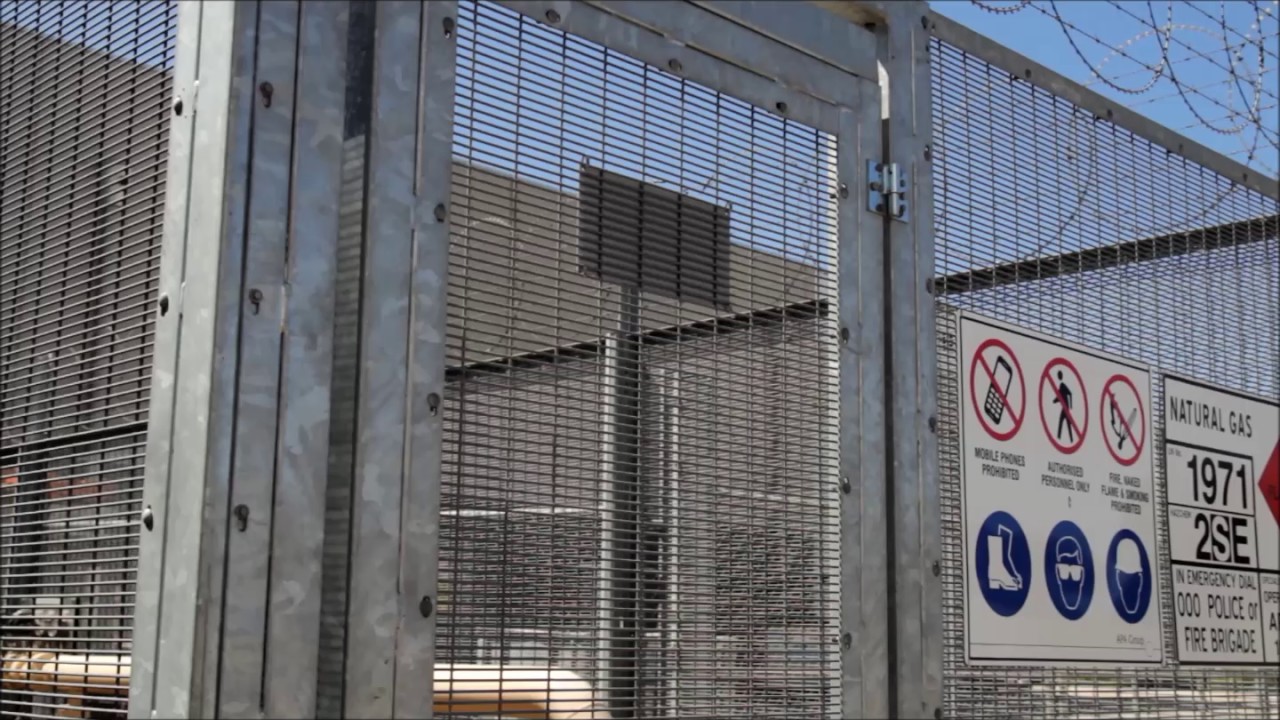 Bluedog GuardForce 358 welded mesh high security fencing - YouTube