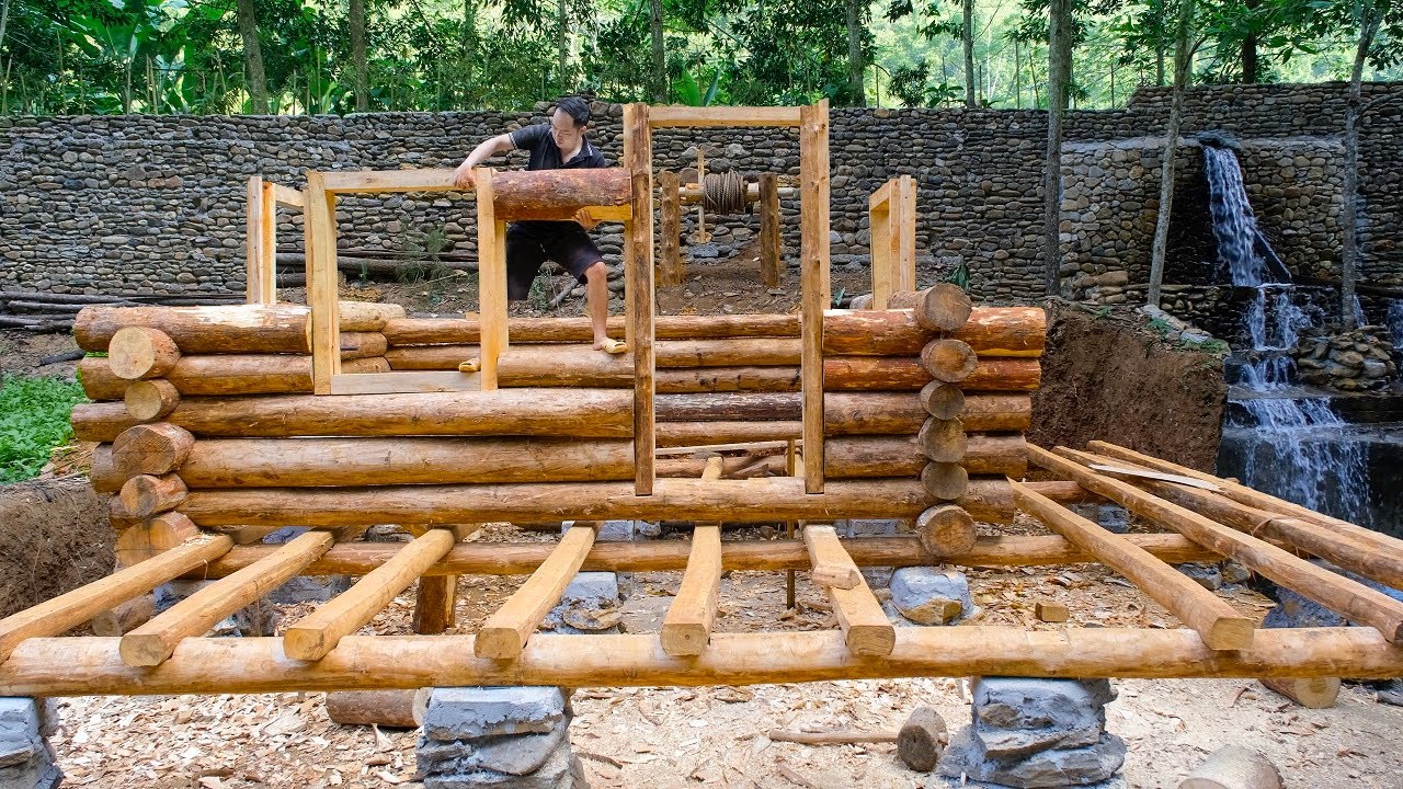 Building an off grid log cabin day 5 - The guy handles wood like a real ...