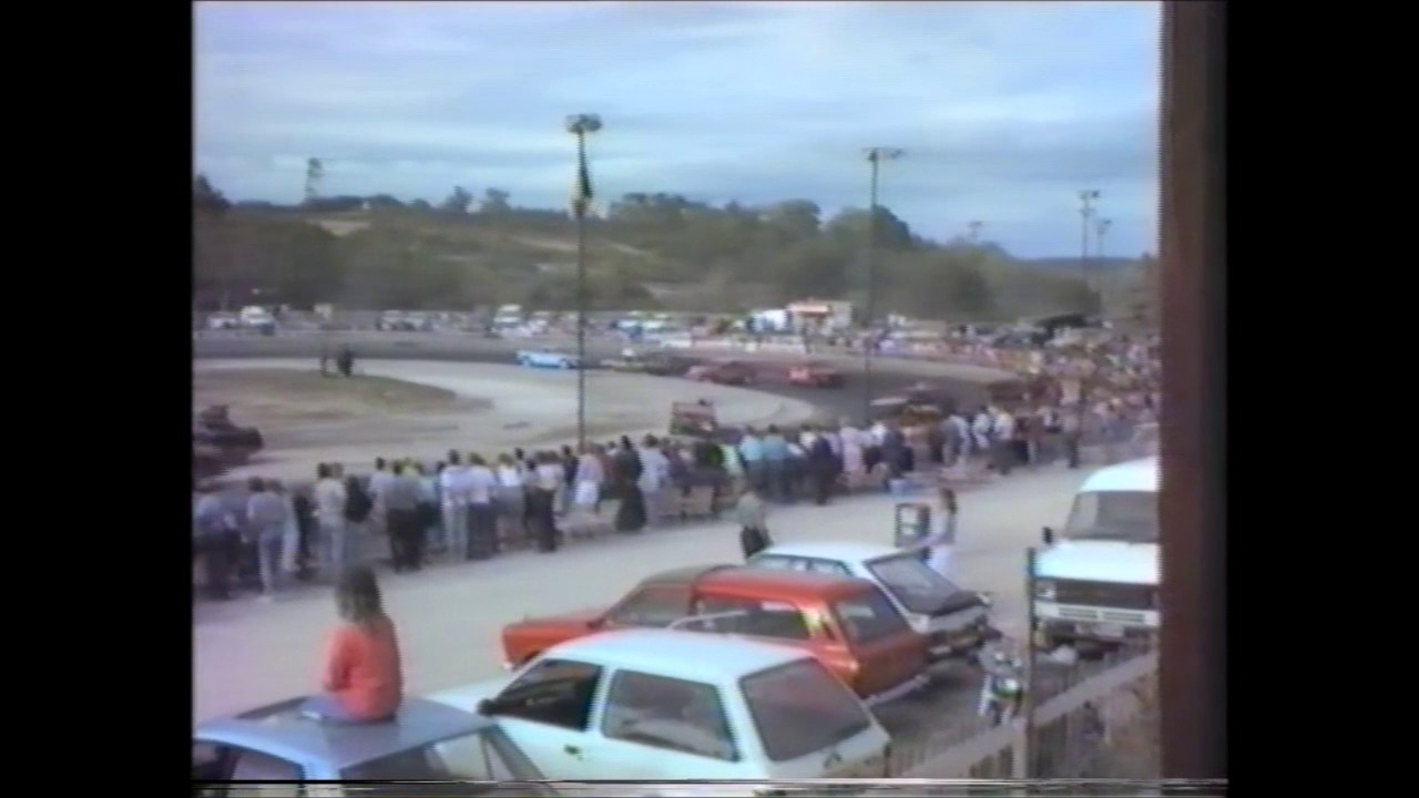 Banger Racing at Ringwood Raceway 1990 - YouTube