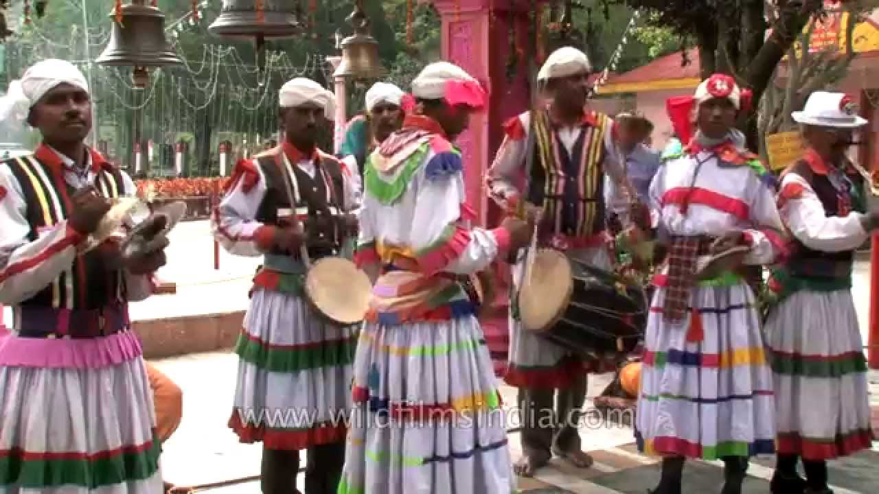 Kumaoni band playing traditional music during Nanda Devi Mahotsav - YouTube