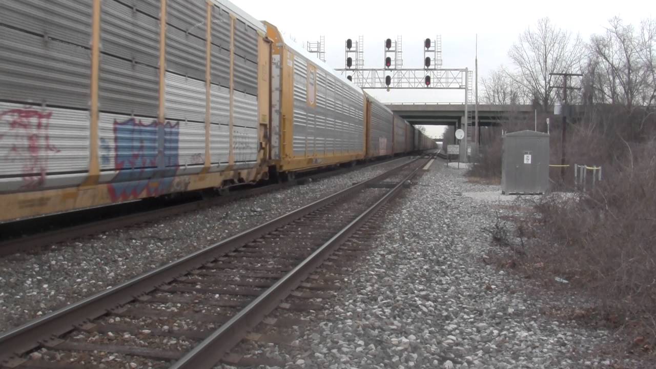 A Dash 8 leads an SD40-2 on L217 - YouTube