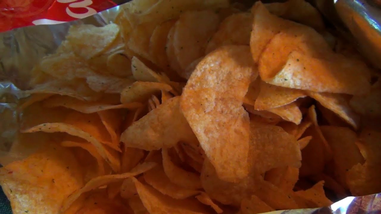 Testissä Spicy Chilli Chips :) - YouTube