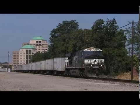 NS 7555 ES40DC leads 251 RoadRailer solo. - YouTube