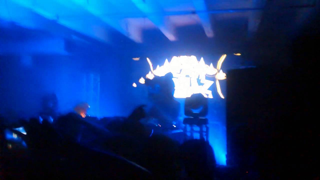 Bear Grillz - Head Splitter - Getter @TheLoft - YouTube