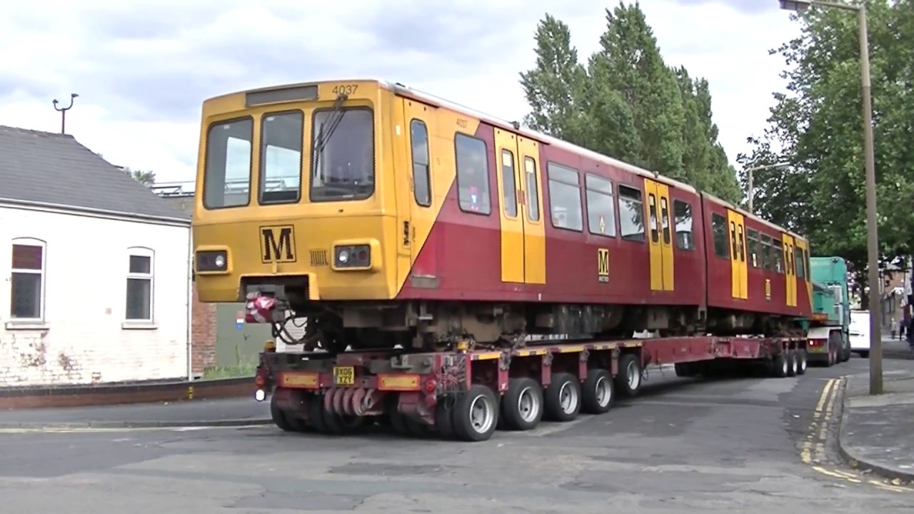Tyne and Wear Metro - Metrocar 4037 arriving into Wabtec Doncaster ...