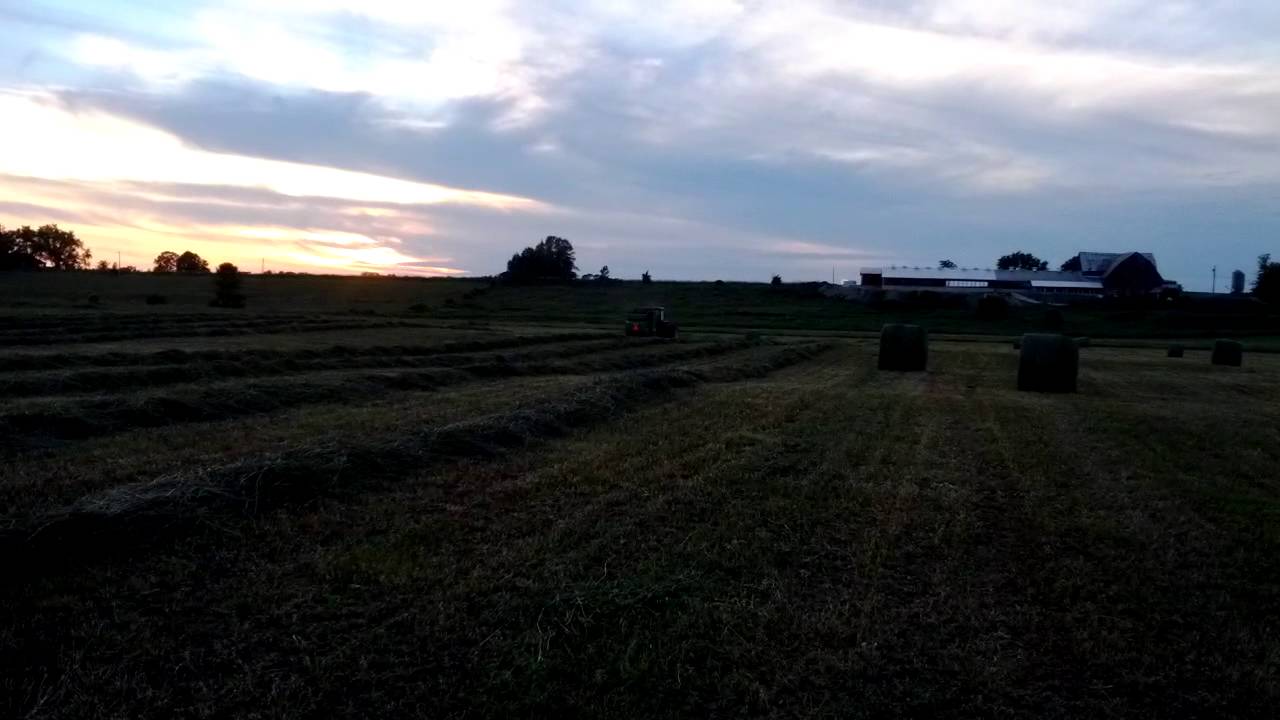 4430 John Deere baling hay - YouTube