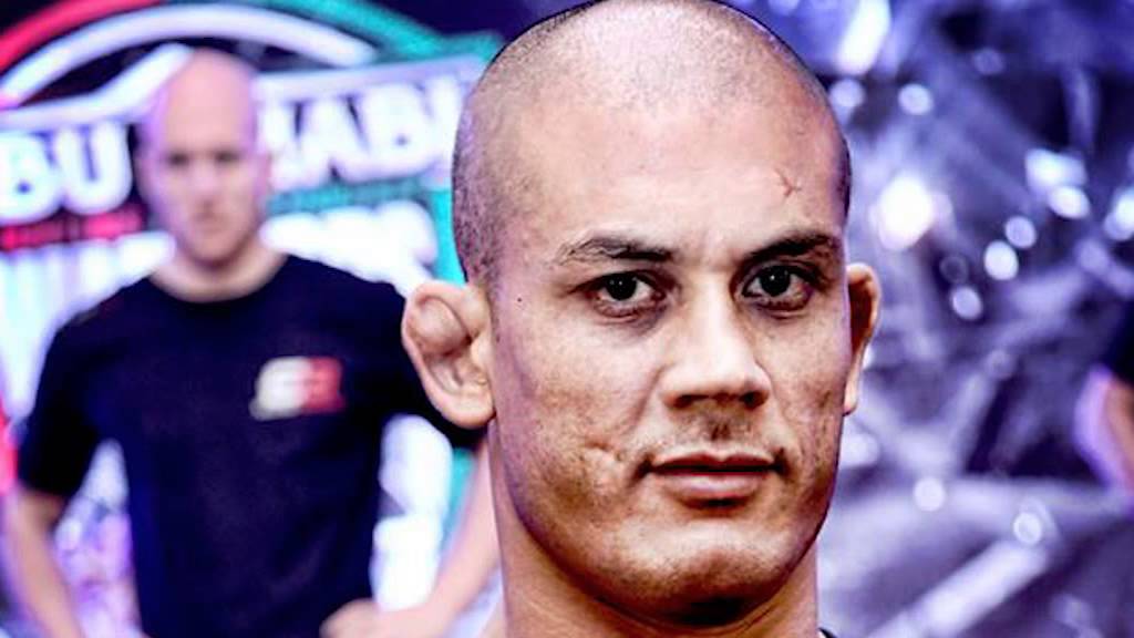 Afghan Martial Arts Hero Beats Czech Rival - YouTube