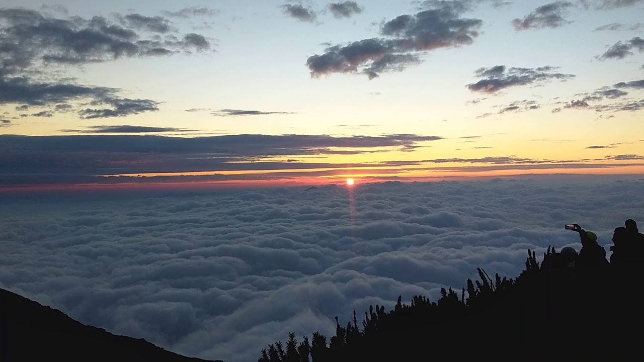 Nascer do sol no Pico Paraná - YouTube
