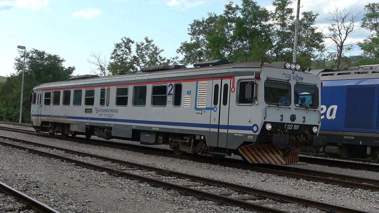 Croatian Railroad passenger train 5715, Sweden class Y1, 9578 7122 001 ...