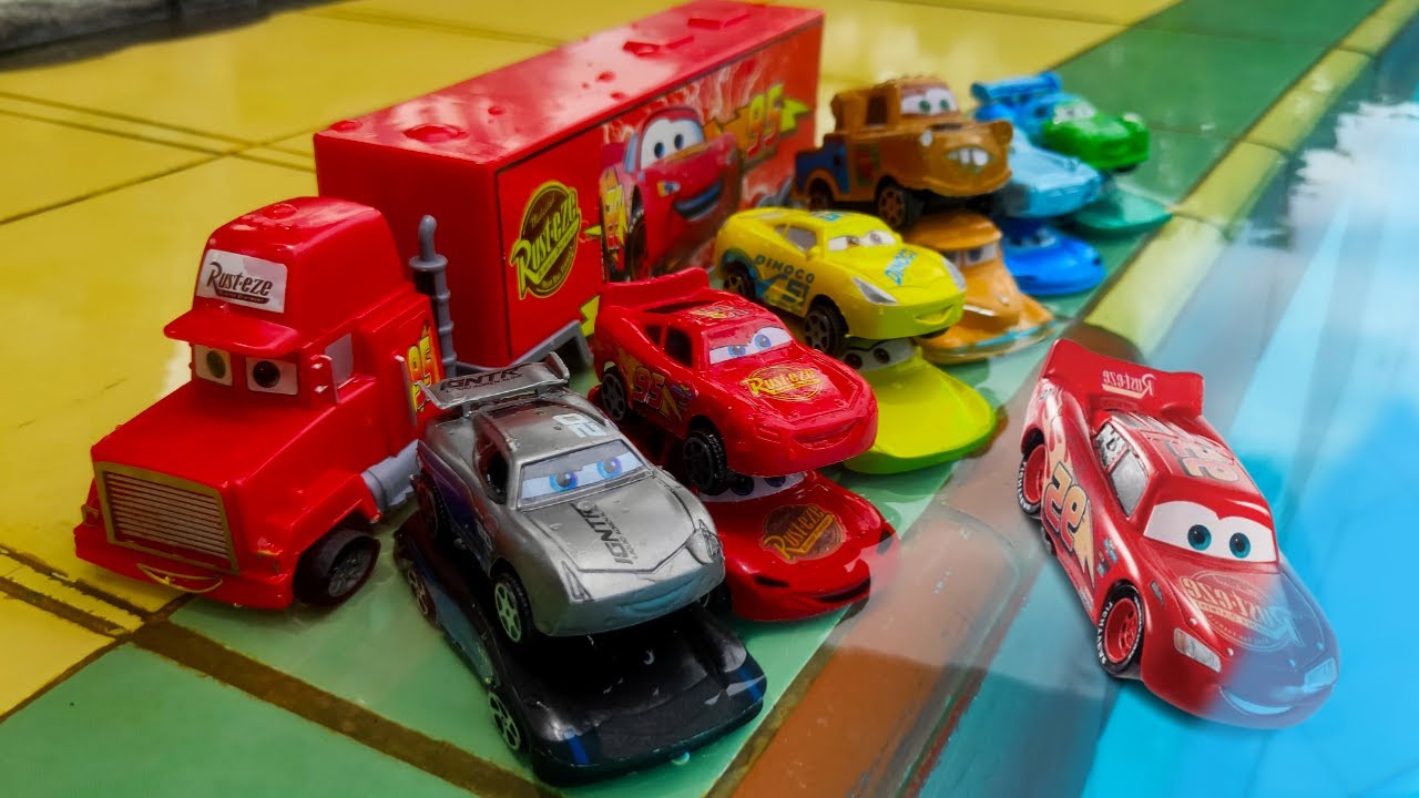 Disney Pixar Cars Falling Into Deep Pool, Looking For Lightning McQueen ...