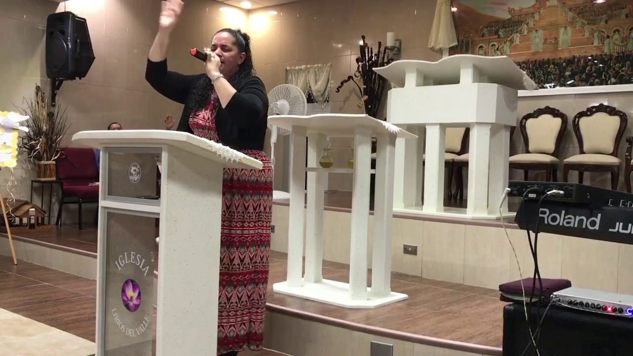 La Hermana Rachel Acosta De la Agrupación One Voice Cantando La ...
