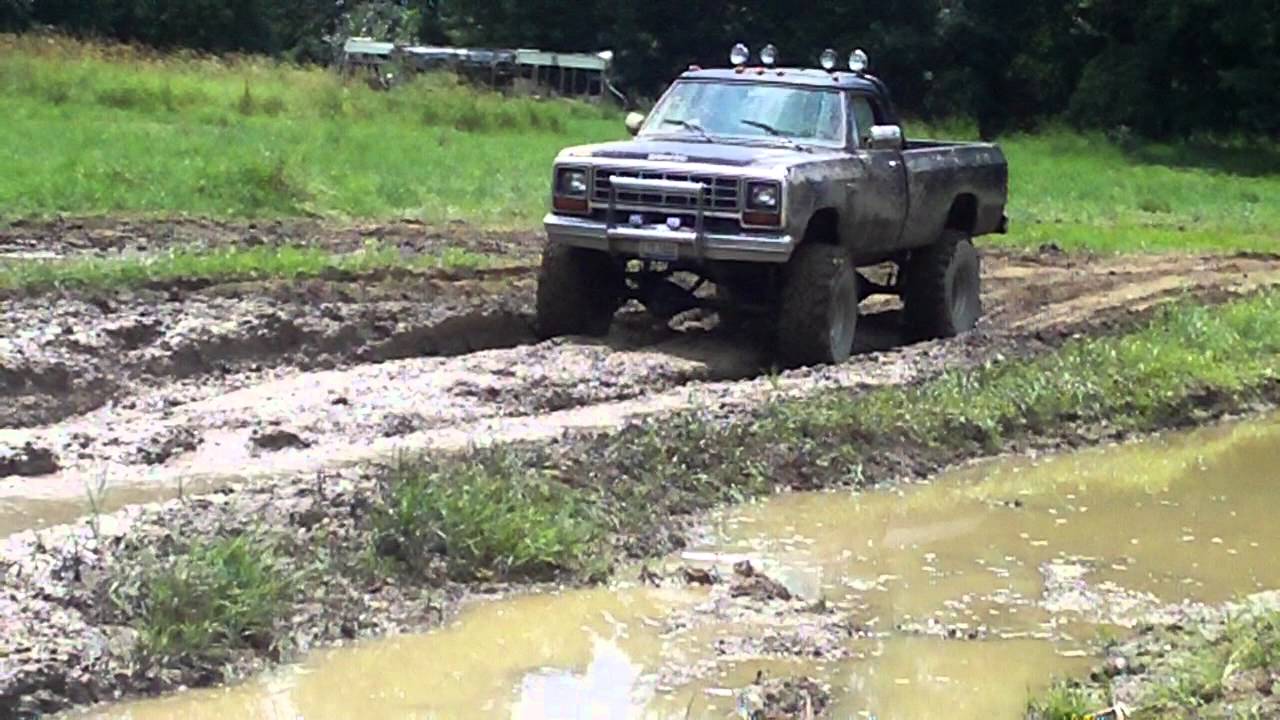 1987 dodge mudding - YouTube
