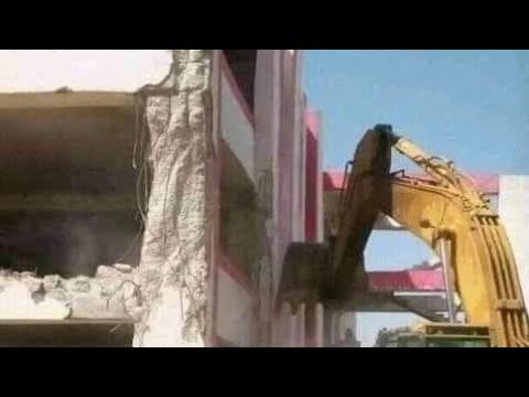 Kalli yadda Abba gida gida ya ke rushe Gini a garin kano - YouTube