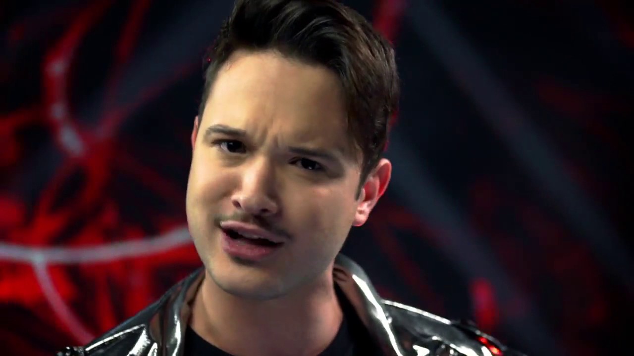 Thiago Matheus Ft. Daniel Alves - Eu Não Quero Casar - YouTube