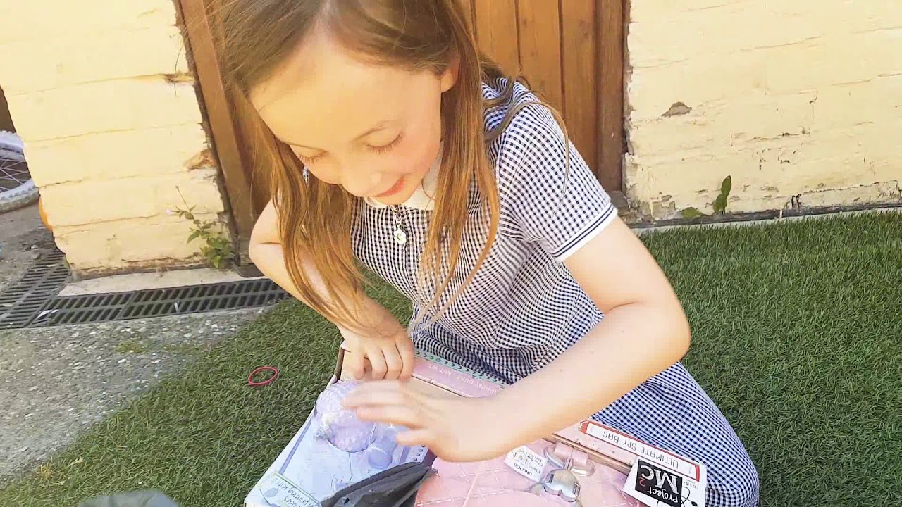 Project Mc2 Ultimate Spy Bag - YouTube