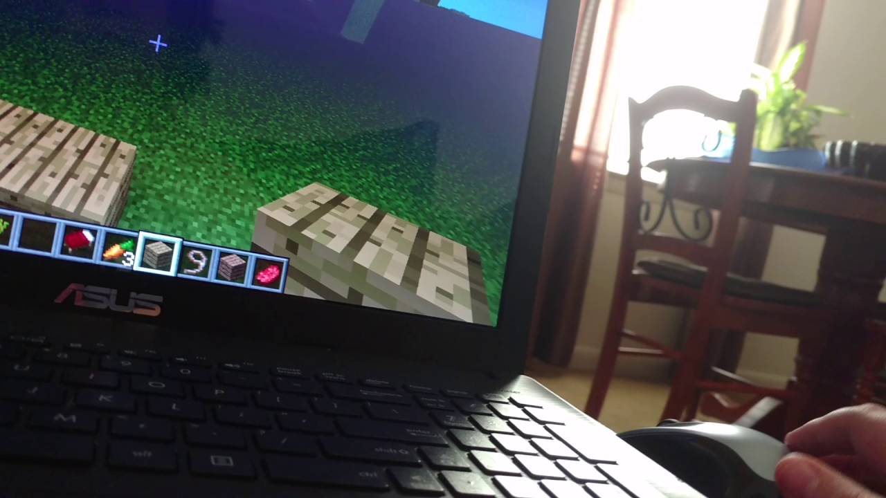 How to Minecraft: how to place a block and open a door - YouTube