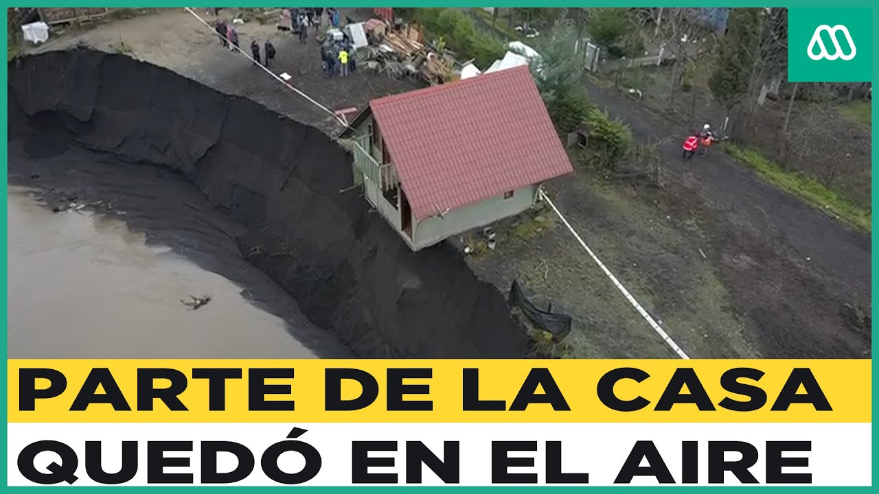 Casa con riesgo inminente de caída a un estero: Parte de la casa quedó ...