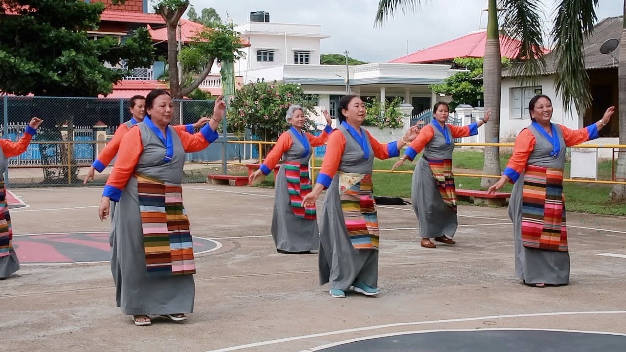 TIBETAN DANCE TASHI SHAPDRO//by WANGDAK DORJEE #85Trunkar #bylakuppe ...