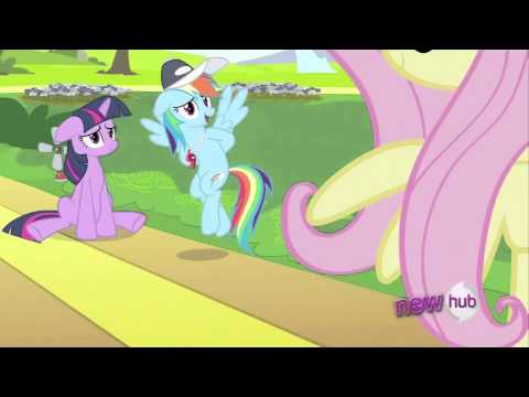 Rainbow Dash and Twilight Sparkle kiss