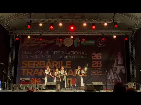 Adina Hada și fiicele: Giulia, Miruna Ștefania \