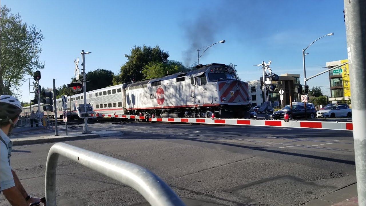 Smoky Caltrain JPBX 904 - Castro Street Level Crossing, Mountain View ...