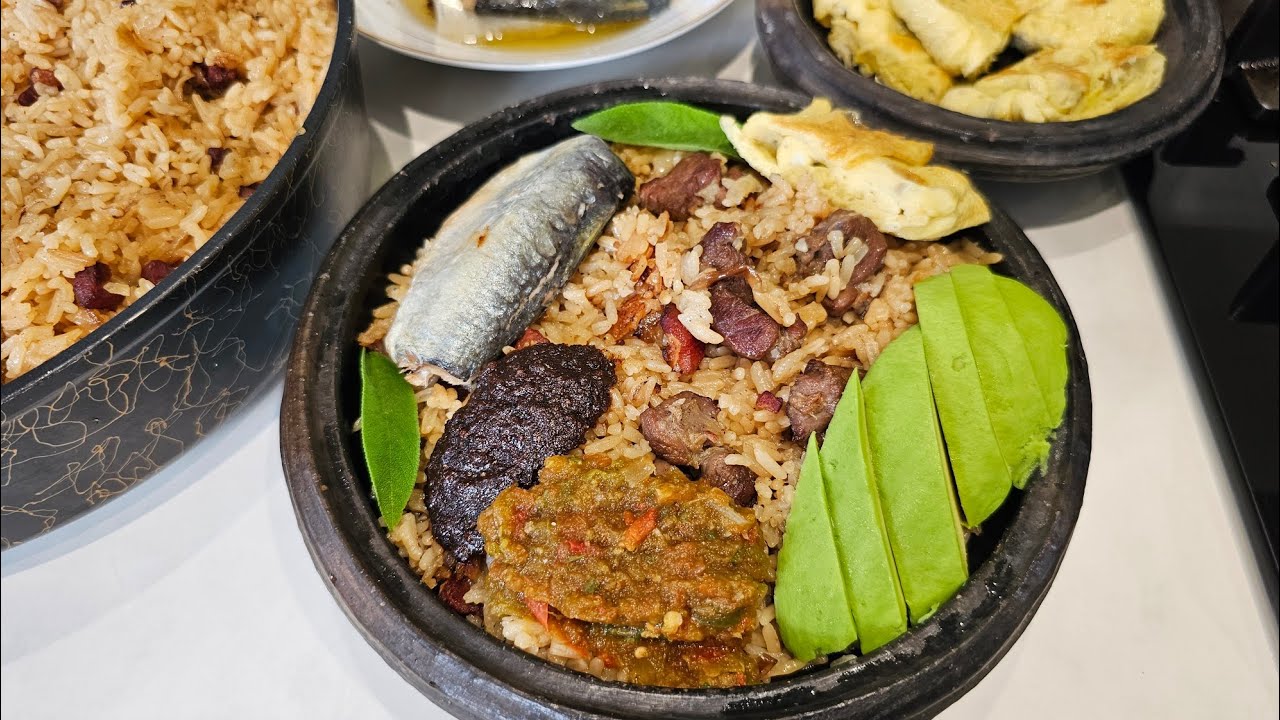 How to make a delicious Ghana Angwa Mo recipe (Oil rice) - YouTube