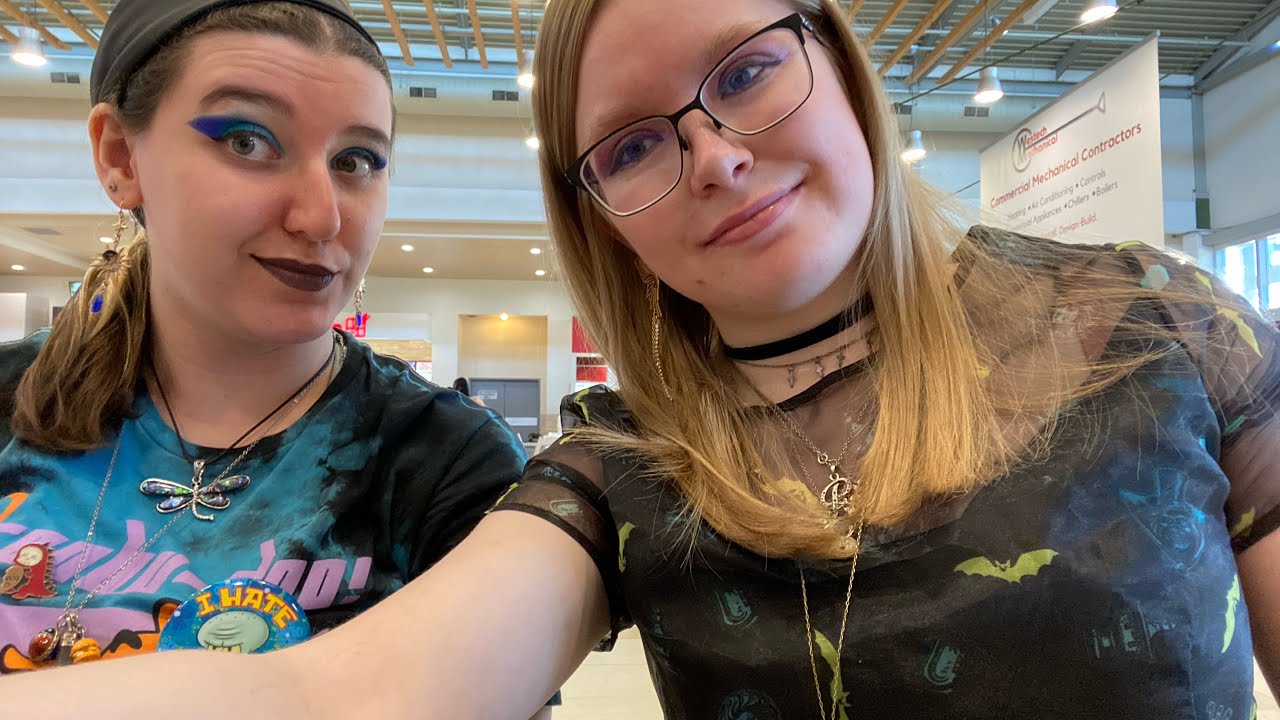 Spooky mall outing with my best friend!!😈🎃💀 - YouTube
