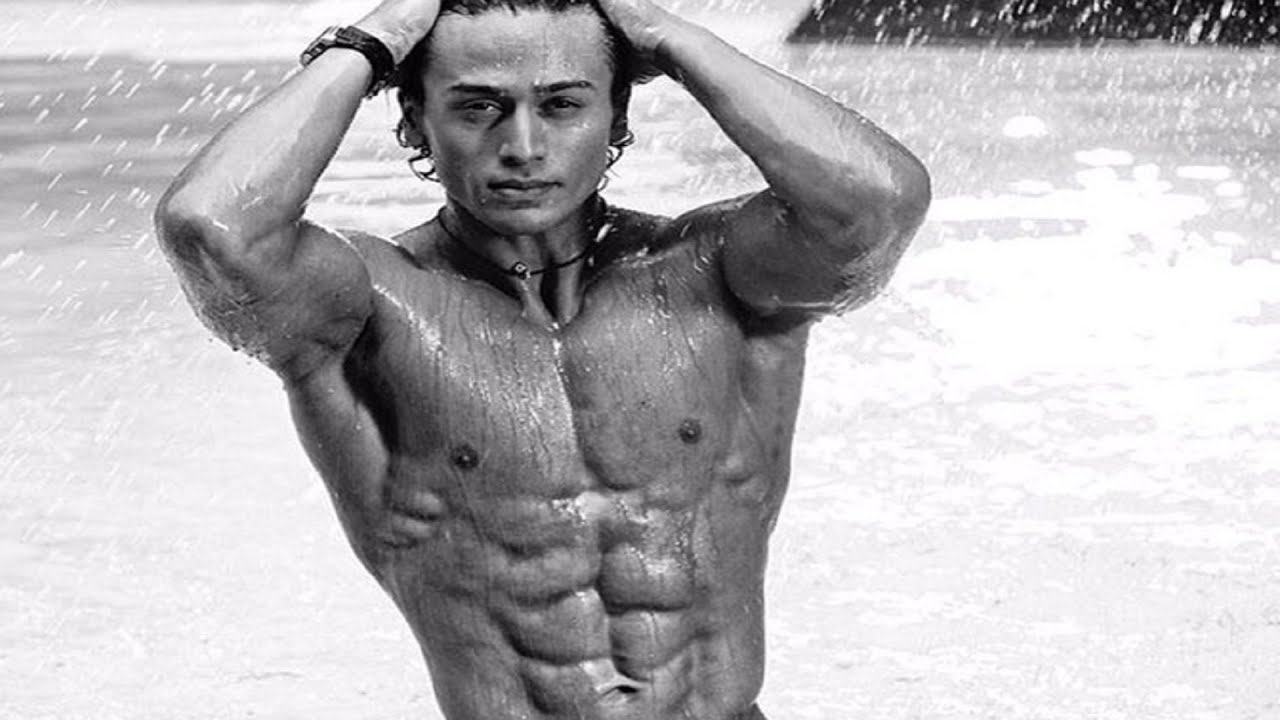 Woah – Check Out Tiger Shroff’s Incredible Body In This New Photo ...