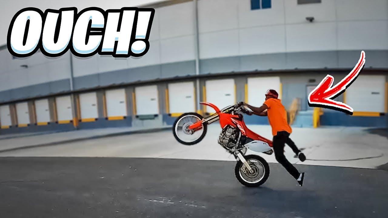 GUY FALLS OFF HIS DIRTBIKE WHILE WHEELIEING ! | BRAAP VLOGS - YouTube