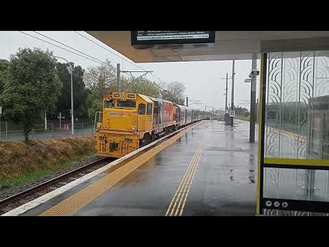 Te Huia Train Speeding Through Homai (Horn Blown) - YouTube