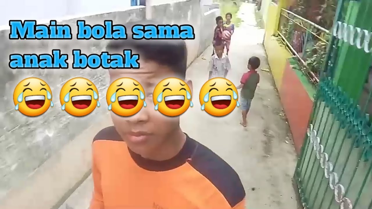 Ketemu anak botak lagi main bola 😂😂😂 | Vlog#1 - YouTube