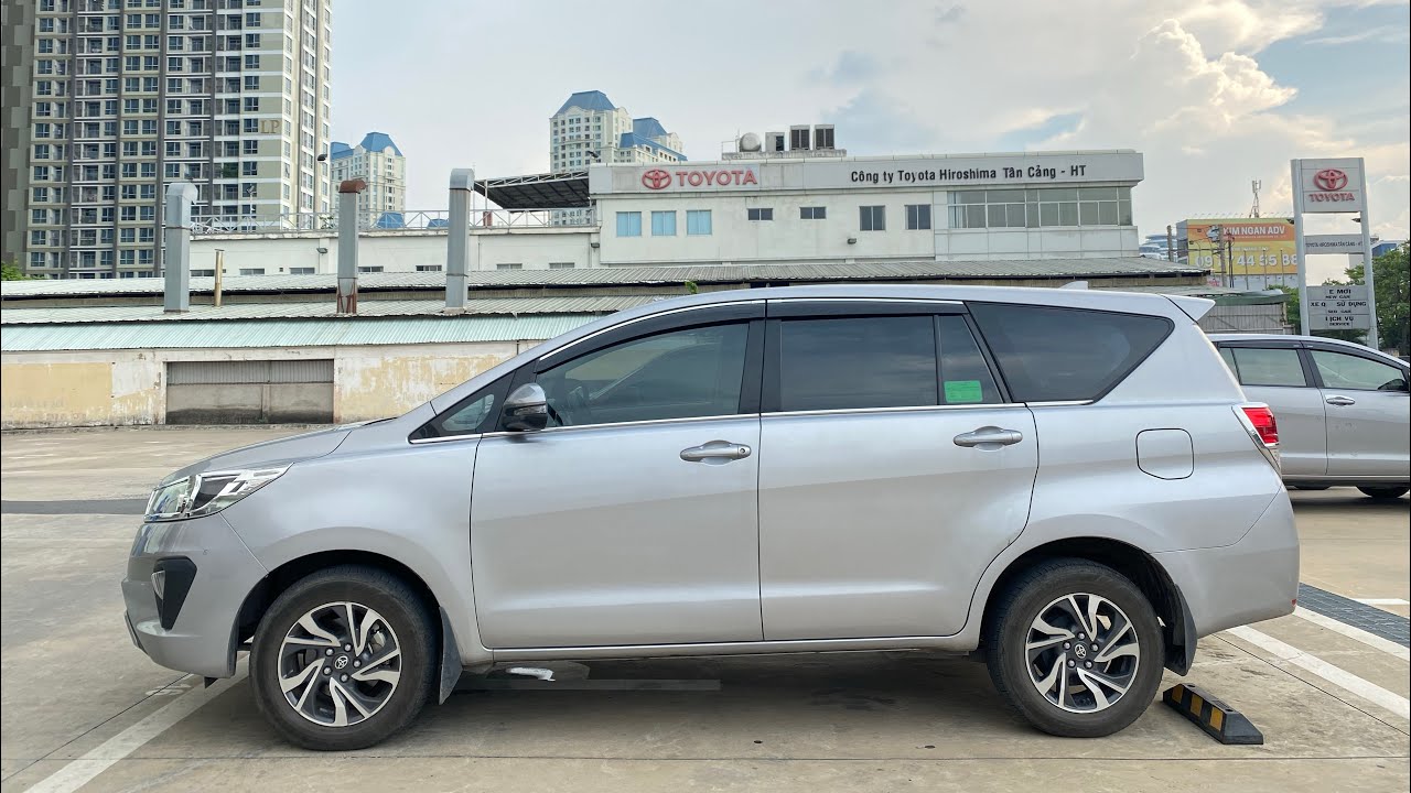 Xe Toyota Innova 2022 số sàn, cá nhân 1 chủ, bảo hành chính hãng toàn ...